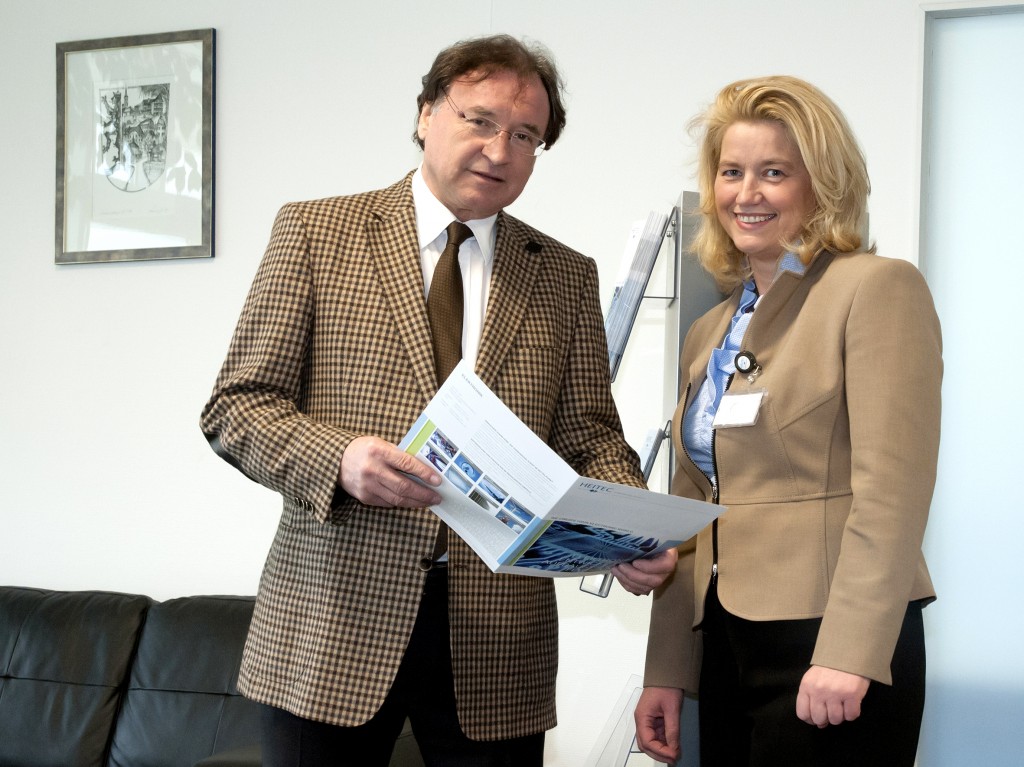 Richard Heindl, Fa. Heitec, mit Ilse Dölle unterwegs in Eckental